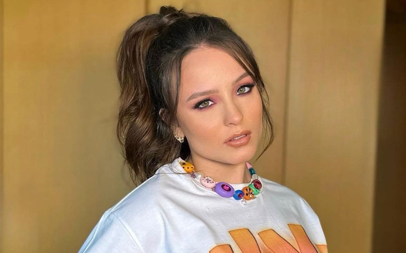 Larissa Manoela brinca com briga familiar em campanha publicitária - Clube FM Brasil